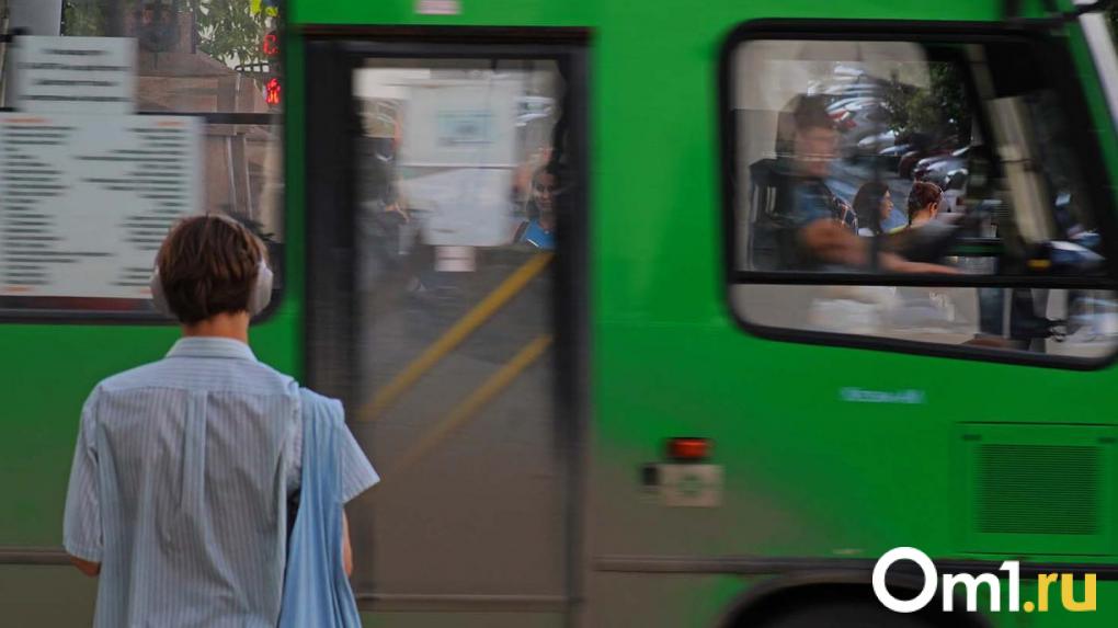 Что случилось с автобусом на мосту в Омске 29 июля? - www.om1.ru