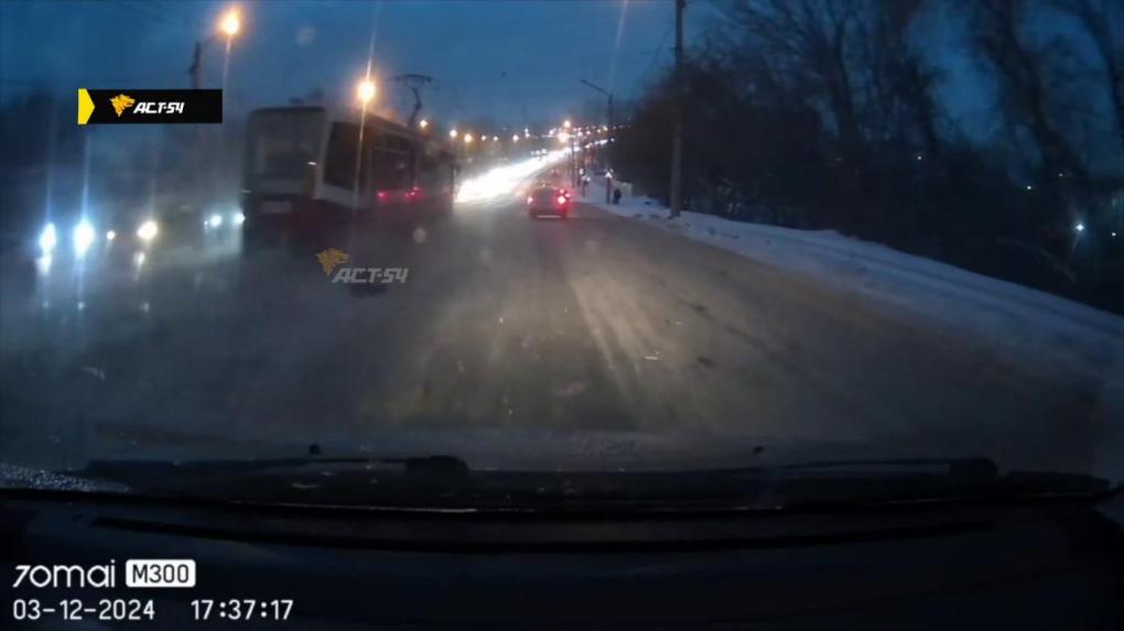 У трамвая в Новосибирске отказали тормоза - nsk.om1.ru